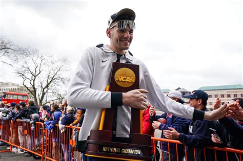 Donovan Clingan Nba Draft Insider Names 3 Landing Spots For Uconn Star