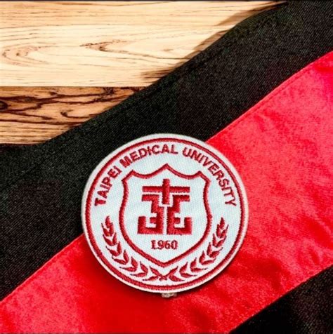 紅色的披肩！ 臺北醫學大學板 Dcard