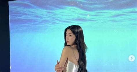 권은비 뻥 뚫린 뒤태미모 성수기