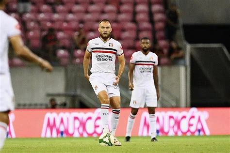 Santa Cruz retornando de lesão grave Lucas Bessa já treina bola