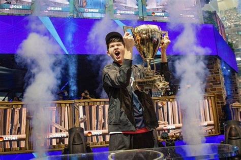 Fortnite World Cup Winner Bugha Gets Swatted During Twitch Stream