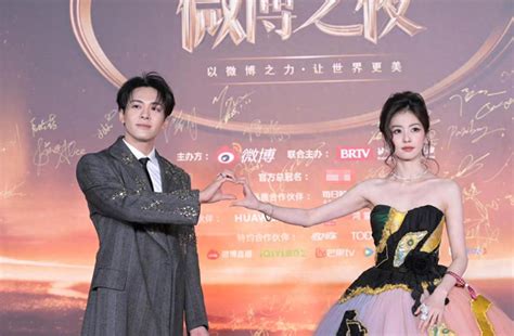 微博之夜红毯：杨紫穿戏服，肖战与六位大咖一起，李宇春压轴！