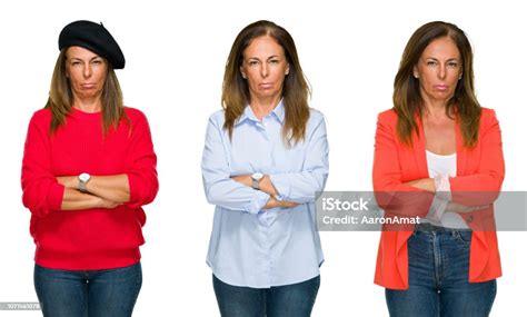 흰색 위에 아름 다운 중 년 여자의 콜라주 배경 의심과 긴장 Disapproving 식 교차 팔과 얼굴에 고립 부정적인