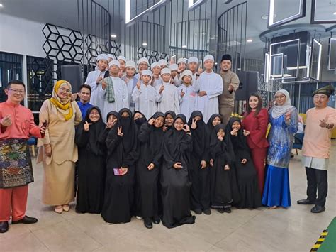 Poor Orphanage Get Treat From Johor Hotel