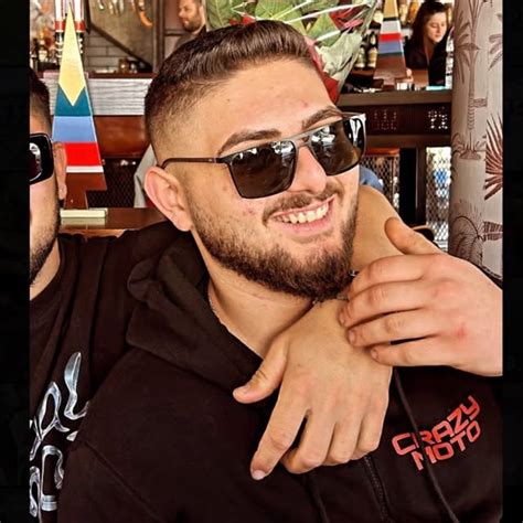 Tsampikostk Tsampikostk • Threads Say More