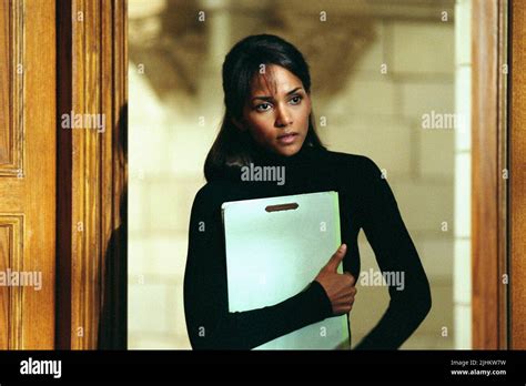 HALLE BERRY GOTHIKA 2003 Stock Photo Alamy