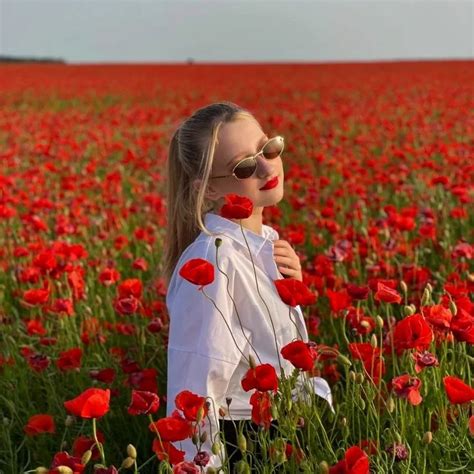 Фотосессия в маковом поле