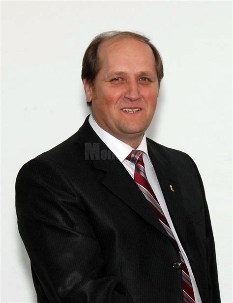Local Primarul Din Mitocu Dragomirnei Si Inca Doi Voluntari Le Asigura