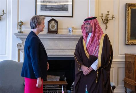 السعودية وبريطانيا تبحثان تعزيز التعاون الأمني