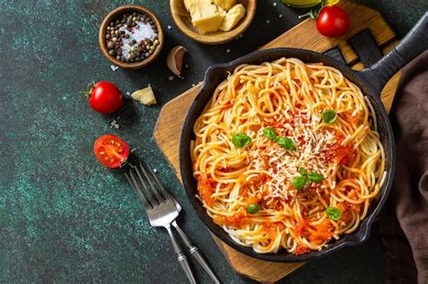 Premium Photo Classic Homemade Italian Spaghetti Pasta With Tomato