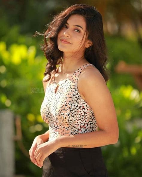 Meppadiyan Actress Anju Kurian Photoshoot Pictures 17 154039
