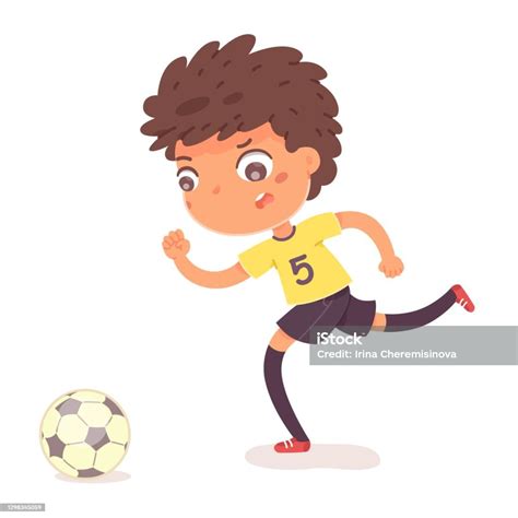 축구 연습에서 공을 가지고 달리는 소년 균일 한 벡터 일러스트레이션에서 스포츠를 즐기는 행복한 작은 아이 웃는 아이는 흰색