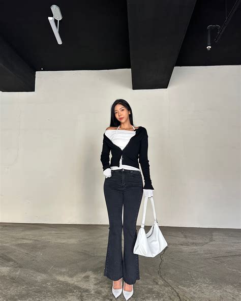 제이제이 박지은 주말일상 ️ 아니…오랜만에 일반 옷 을 입으려니 살이쪄서 맞는게 없는거예요ㅋㅋ 집에 있는 청바지가 한개도 안맞아🤣 새 청바지는 라지로 들이고