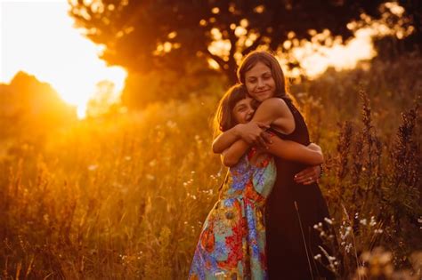 Free Photo Calm Girls Stand On The Evening Field