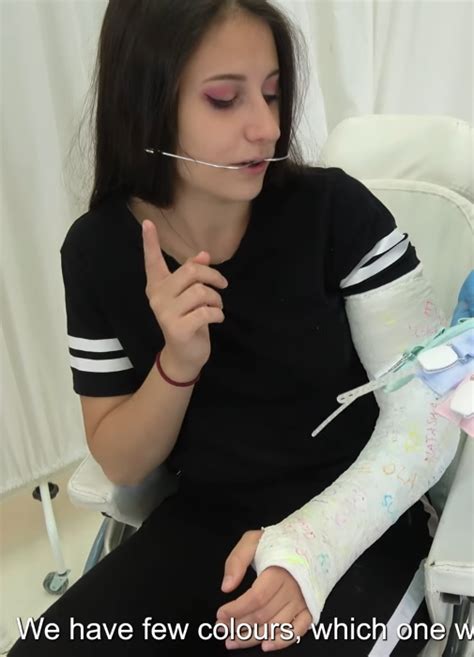 Long Arm Plaster Cast And Orthodontic Headgear Network For Casters
