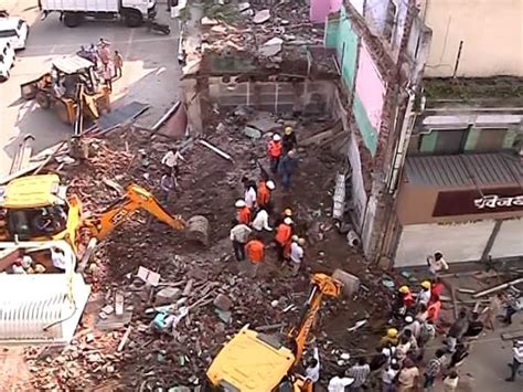 Amravati Building Collapse Five Dead One Injured Latest Marathi News