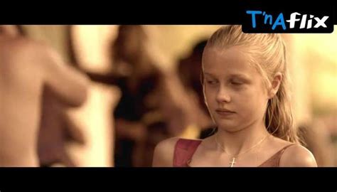 Kathryn Beck Bikini Scene In These Final Hours Tnaflix Porn Videos