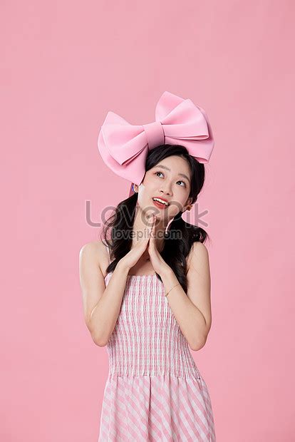 머리에 활을 가진 귀여운 소녀 사진 무료 다운로드 Lovepik