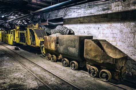 철도 마차가 있는 석탄 광산 지하 복도 0명에 대한 스톡 사진 및 기타 이미지 0명 객차 갱도 Istock