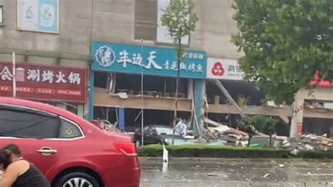 山东高密临街门店爆炸致1死1伤：系燃气闪爆，气浪几乎吹飞汽车新浪新闻