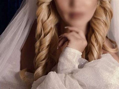 عروس زیبا با موهای فر شده باز چچیلاس