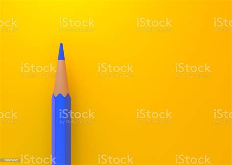 상단 보기로 복사 공간이있는 미니멀 리스트 템플릿은 밝은 노란색 종이에 고립 된 파란색 연필의 매크로 사진을 닫습니다 0명에 대한 스톡 사진 및 기타 이미지 Istock