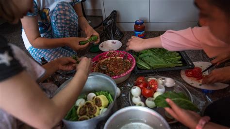 10 Ways To Keep Healthy And Fit While Staying Home During Ramadan