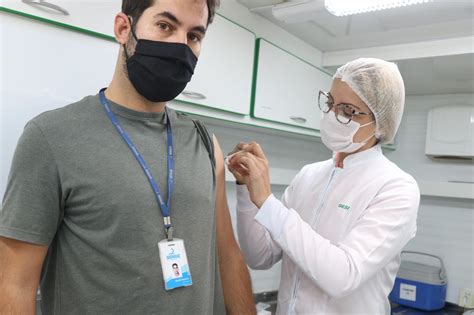 VACINAÇÃO Servidores do Semae recebem ª dose da vacina contra o