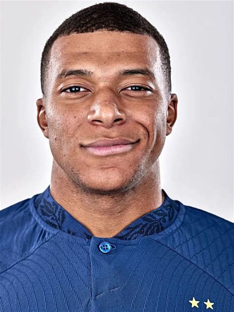 Kylian Mbappe Takes On The Weight Of His World Kylian Mbappé Cristiano Ronaldo Video Kissy Face