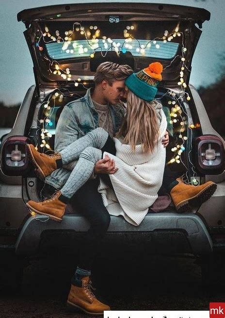 عکس دو نفره با ماشین