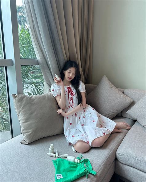 Jang Won Youngs Feet