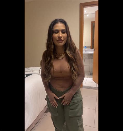 Foto Simone Mendes também foi defendida por fãs Realçando seu corpo