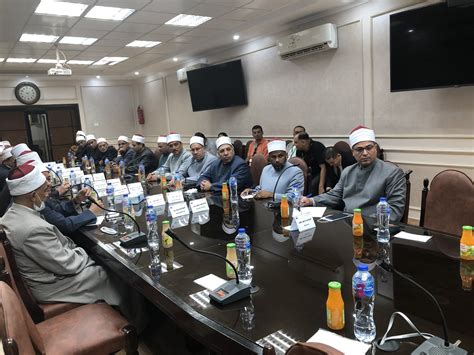 وزير الأوقاف توزيع اللحوم الخاصة بصكوك الإطعام طول العام على الأسر