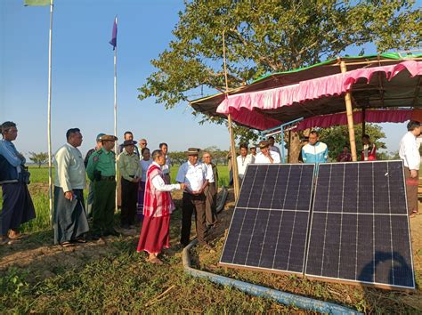 နိုင်ငံတော်ကောင်စီဝင် မန်းငြိမ်းမောင်နွေစပါးစိုက်ဧကများ ဓာတ်မြေဩဇာ နှင့်သဘာဝမြေဩဇာရောစပ်ကြဲပက်ပ