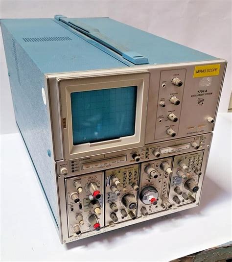 Tektronix 7704a Analog Oscilloscope With Plugins