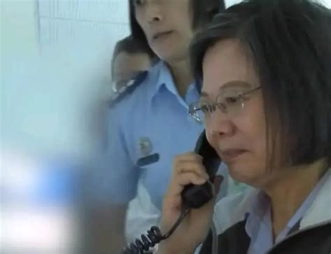 尴尬了蔡英文电话慰劳台飞行员却被解放军警告声打断 台空军这么解释 快讯 中国台湾网