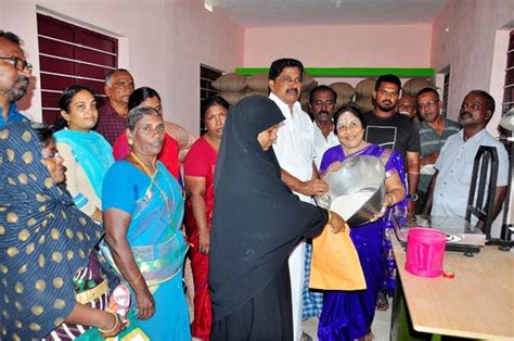 செங்கோட்டையில் புதிய ரேஷன் கடை கட்டடம் திறப்பு