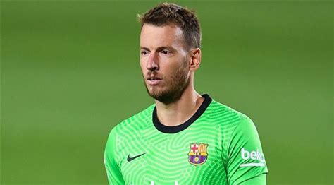 عرض جديد من فياريال لضم حارس برشلونة موقع 24