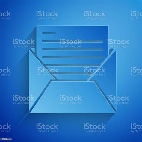 파란색 배경에 격리 된 종이 잘라 메일 및 전자 메일 아이콘 봉투 기호 전자 메일입니다 전자 메일 메시지 기호입니다 종이 아트
