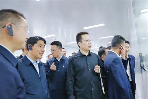 嘉兴市秀洲区委书记徐鸣阳率领秀洲区党政代表团一行莅临兰钧新能源考察