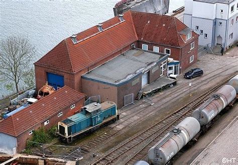 Angled Loading Dock For Model Train Projects