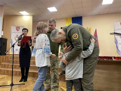 Дітям загиблих вінницьких військових вручили іменні обереги Sichnews