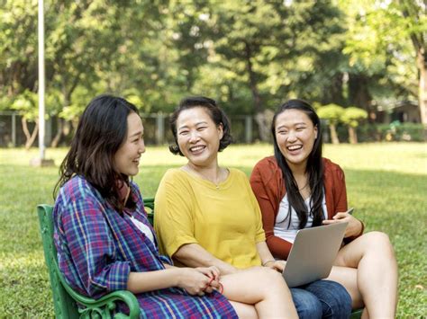 「不孝順，休想分到財產！」拿錢綁架子女有用嗎？老後有錢更要情感獨立，「這樣做」讓親子更靠近 幸福熟齡（台灣） Line Today