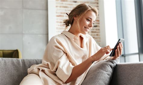 AI Firms Aim To Build Engagement By Making Humanlike Chatbots