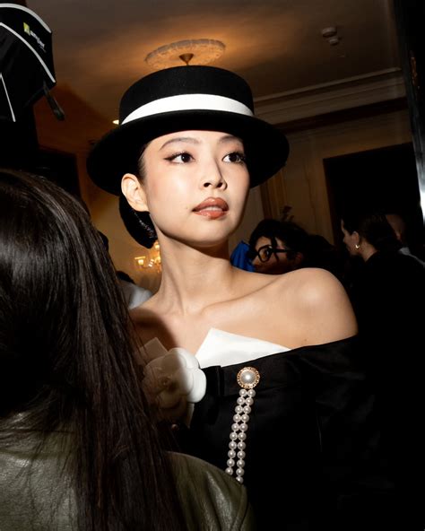 Theqoo Jennie Vai Phải