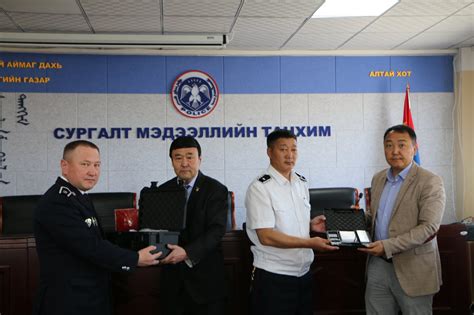Аймгийн Цагдаагийн газарт тоног төхөөрөмж гардуулан өглөө