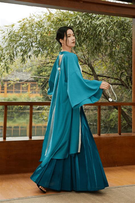 暑期出游季迎来汉服热销，西安、南京、苏州成购买汉服最多城市销售服饰年轻人