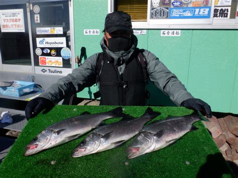 磯釣りで杉浦さんがヒラスズキ55cmまでゲット。｜磯釣り・カセ釣り・ボート釣りの石倉渡船｜三重県紀北町