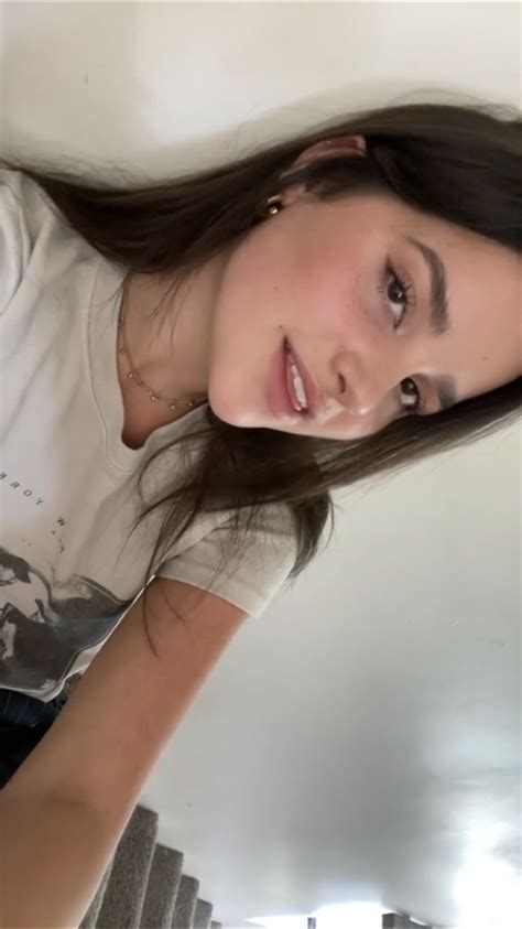 Pin By Kaila On Annie Leblanc Jules Julianna Leblanc Friend Poses