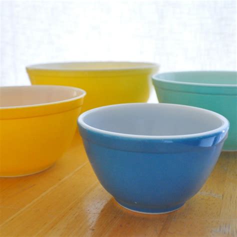 Vintage Pyrex Mixing Bowls Set Of Four Etsy Pyrex Mixing Bowls